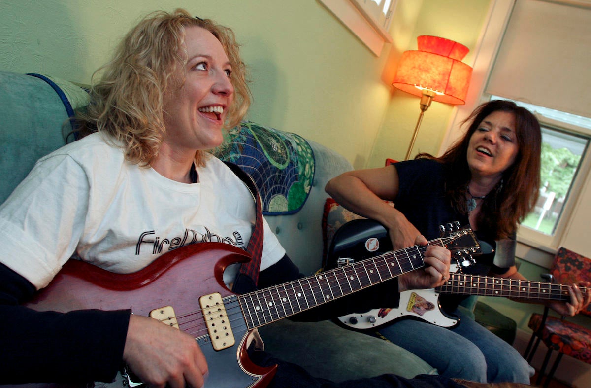 '90s Rock Music Favorite Dies of Brain Aneurysm: Laurie Lindeen Was 62