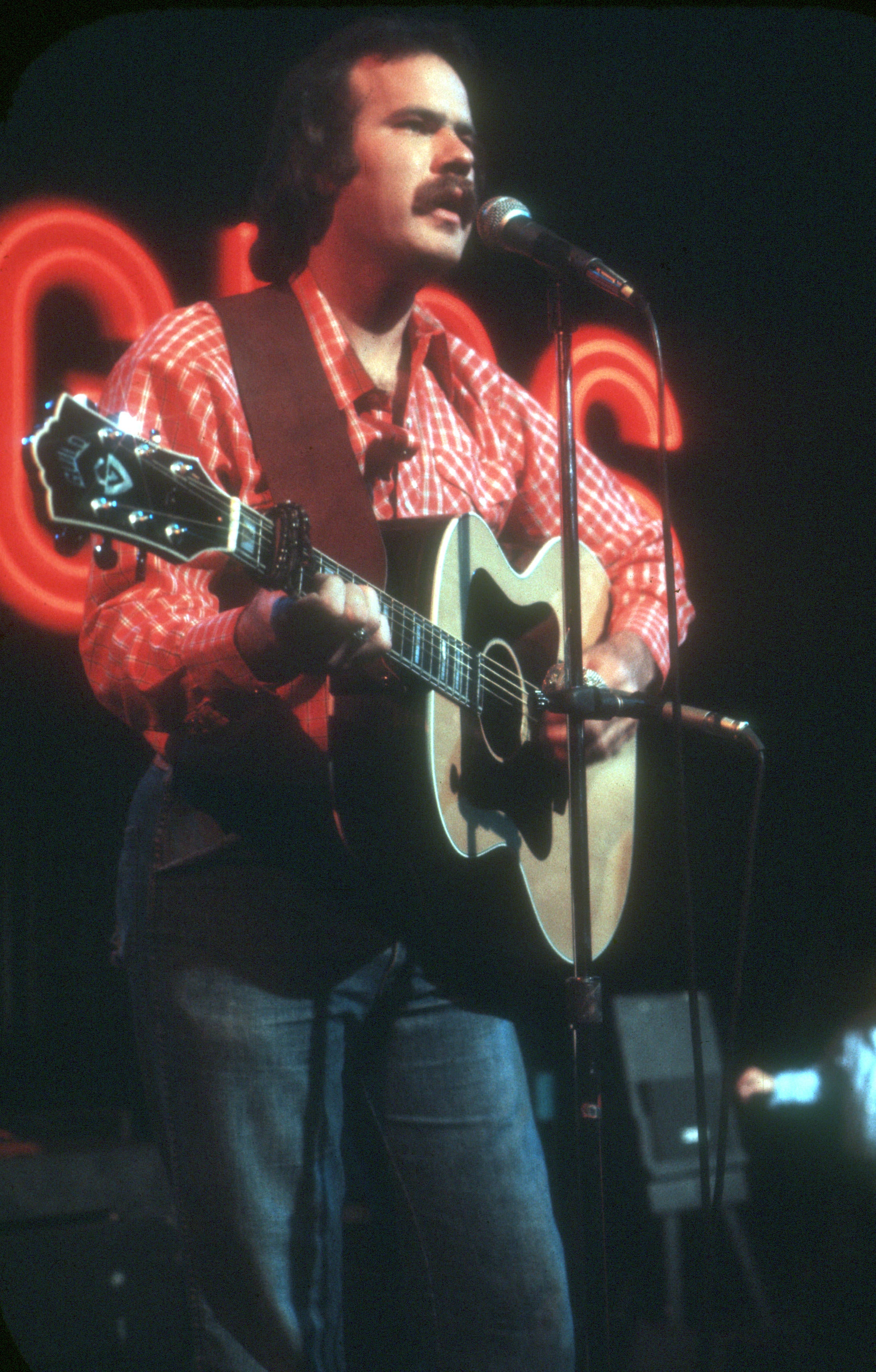 Singer-Songwriter Dave Loggins Dead at 76