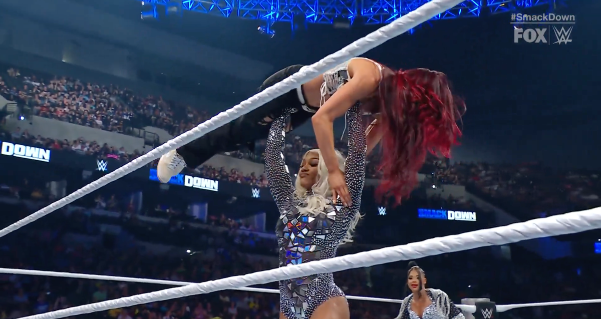 WWE SmackDown: Jade Cargill and Bianca Belair Thwart Attack From Alba ...