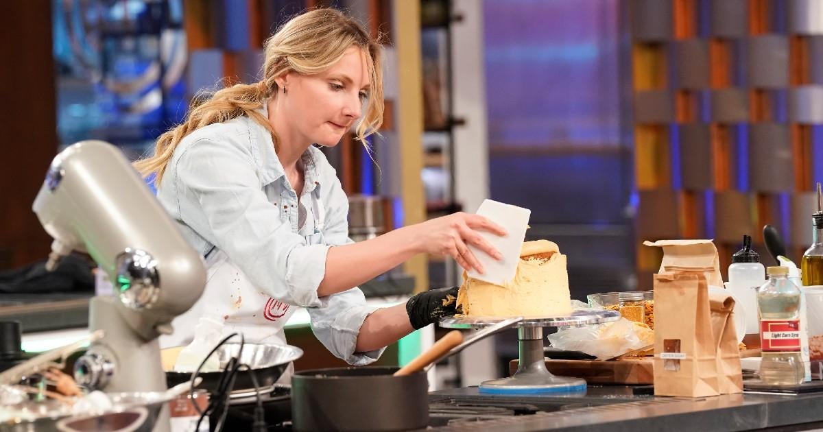 'MasterChef': The Chefs Race to Finish Their Cakes in Exclusive Clip