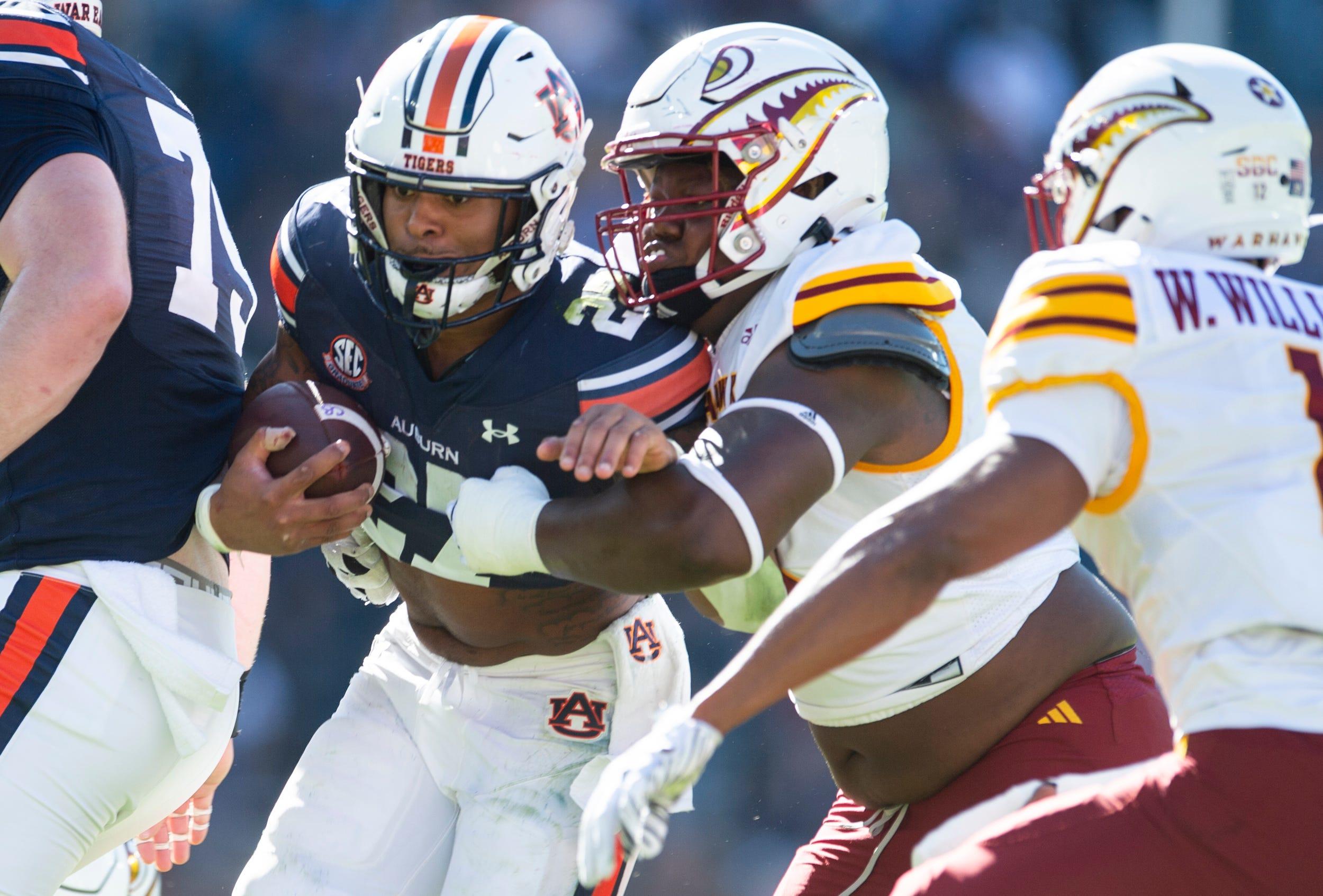 Auburn RB Jarquez Hunter crosses 1,000-yard mark in ULM win Stream of ...