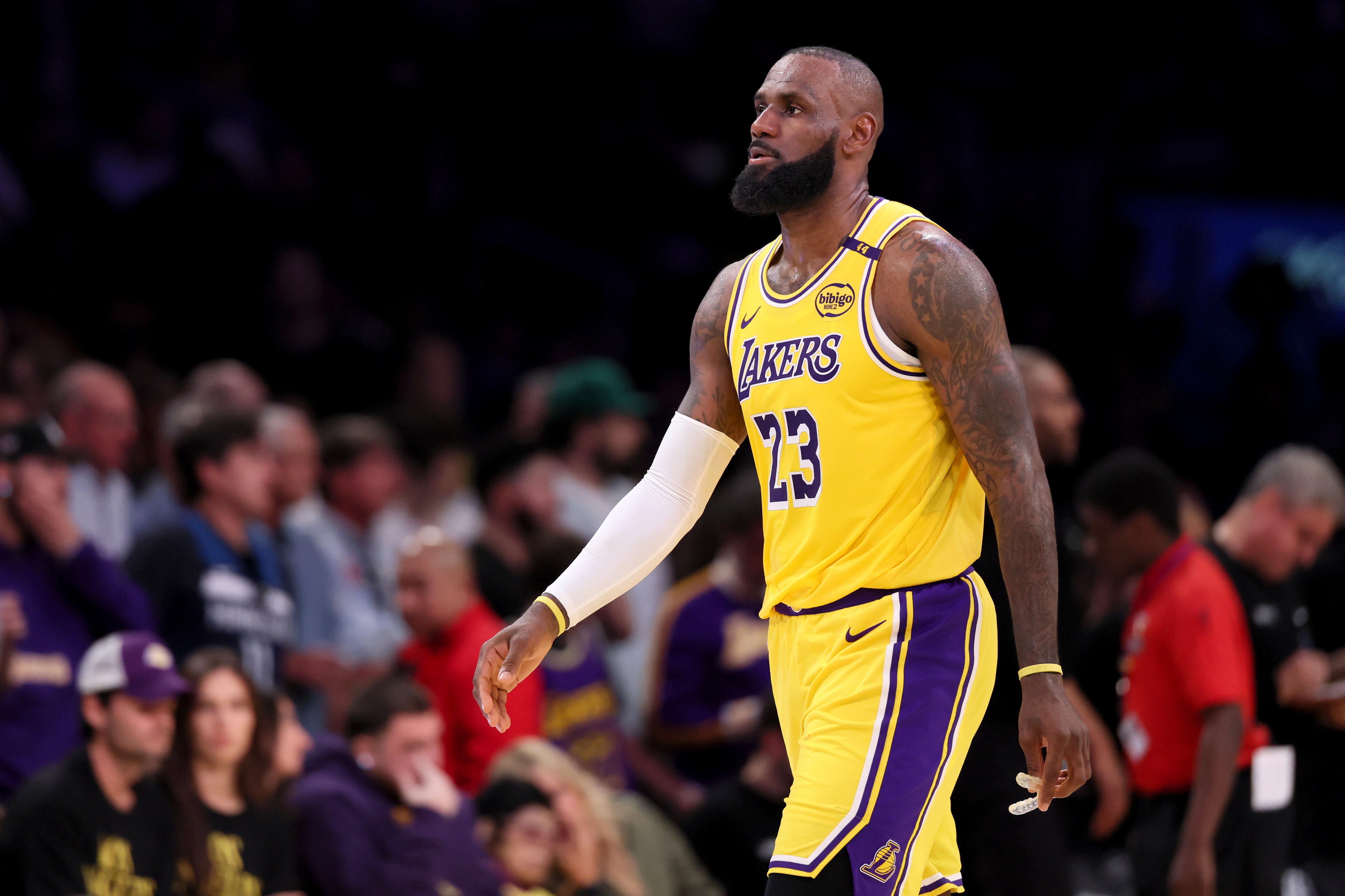 BREAKING: LeBron James opting into player option with Lakers Stream of ...