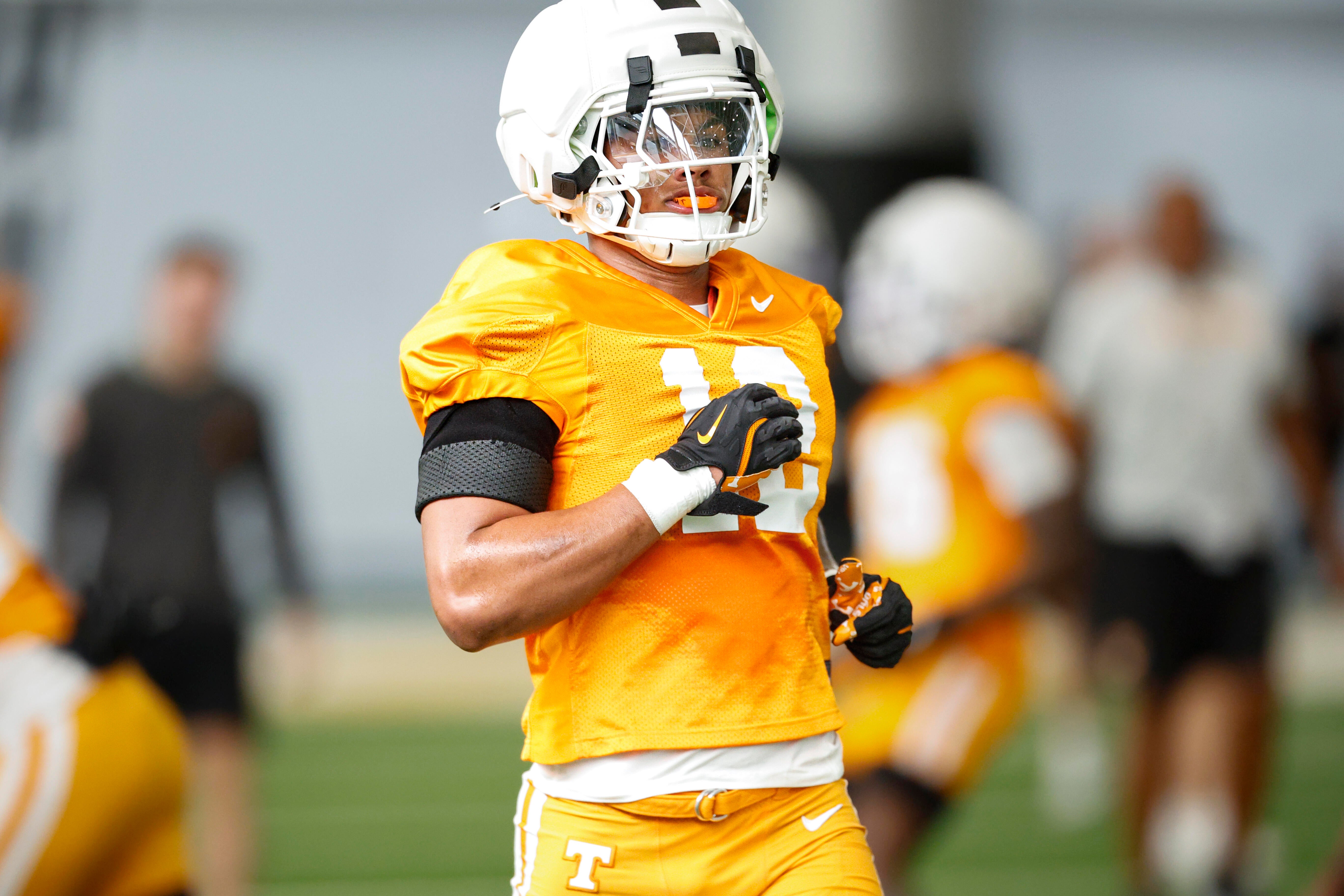 How Tennessee freshman LB Jaedon Harmon stayed sharp mentally during ...