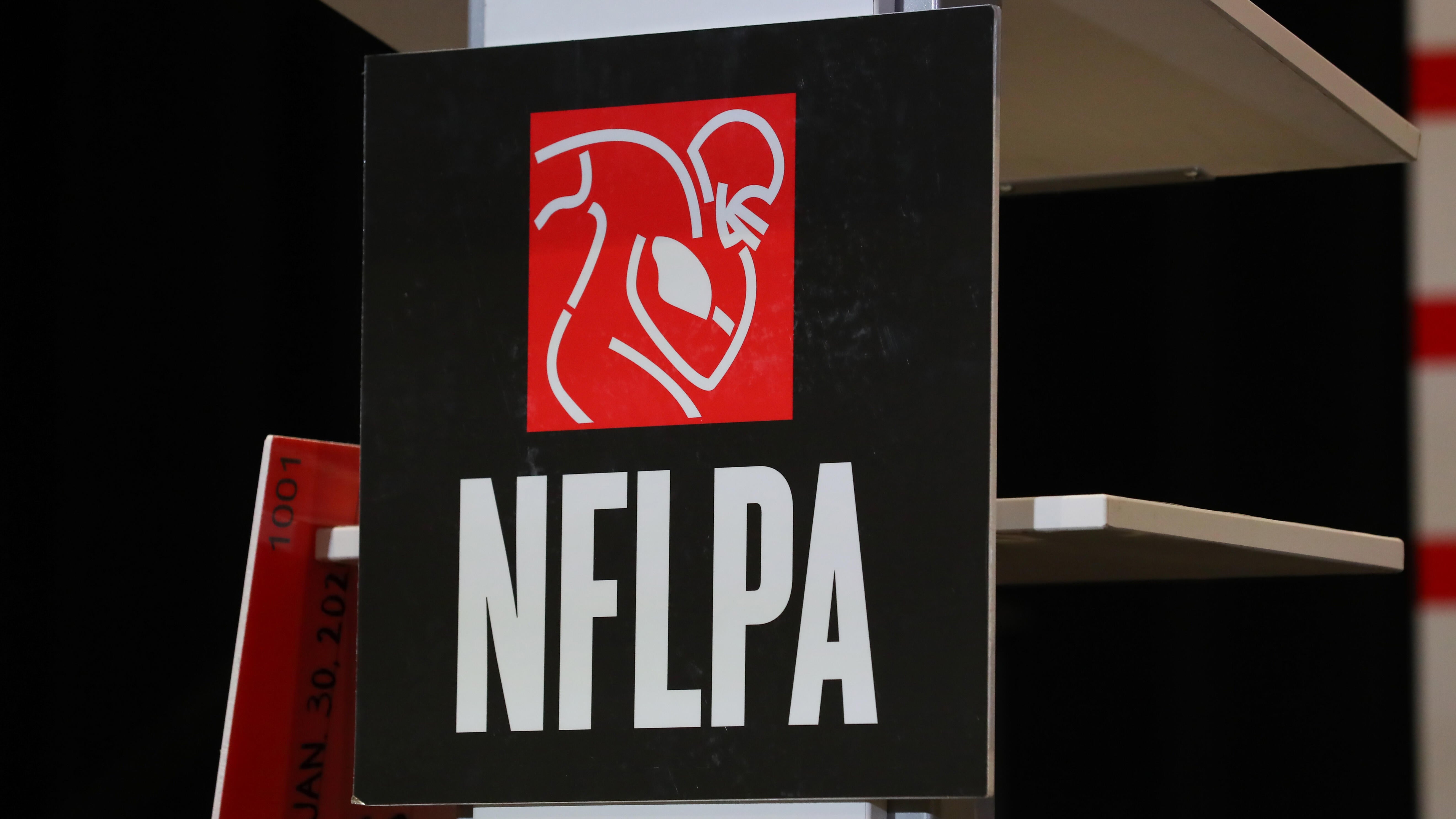 NFLPA Clarifies League Ban on Use of Smelling Salts Stream of National ...