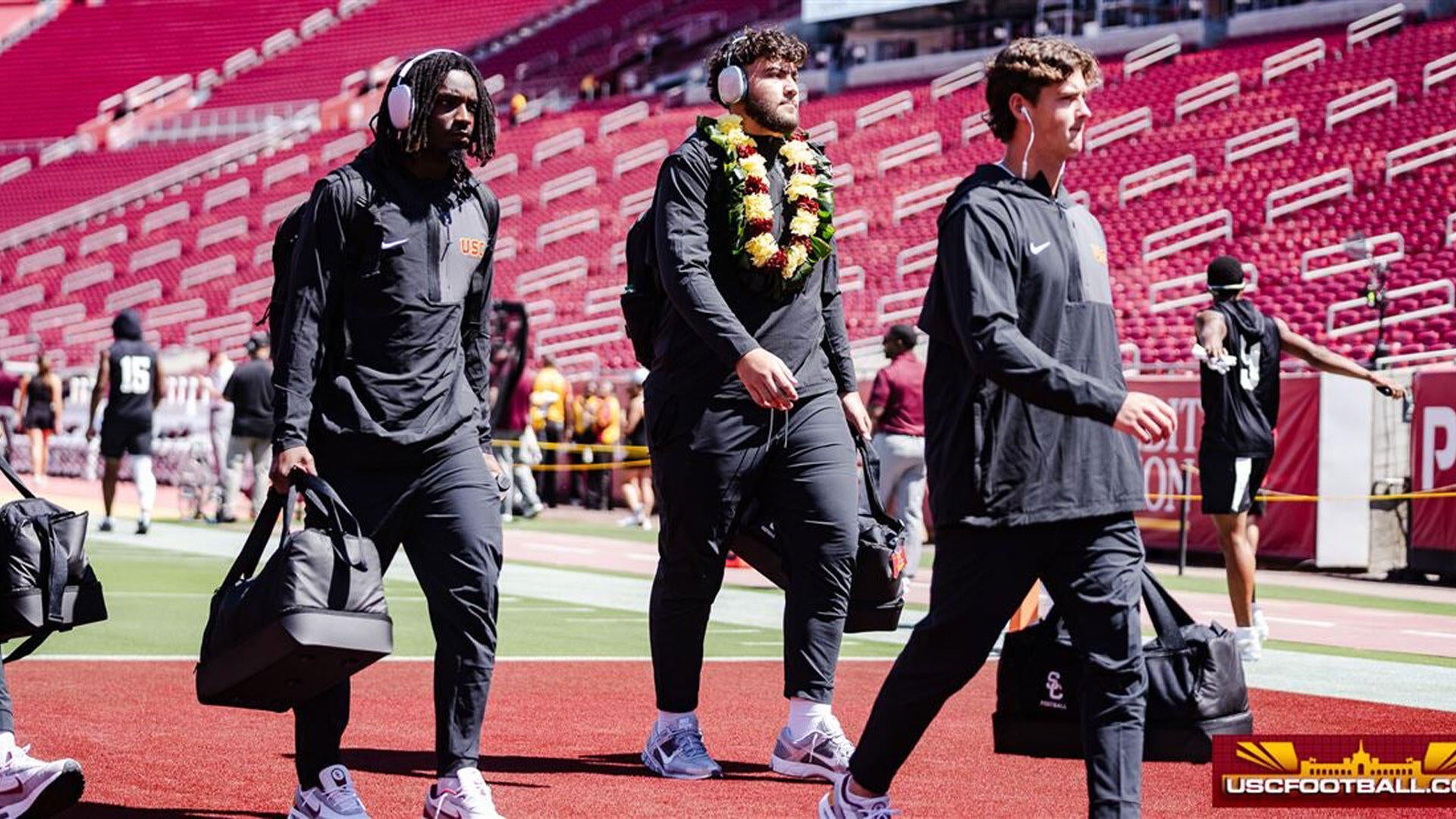 No Drip Check? USC players entered the Coliseum as a team Stream of ...