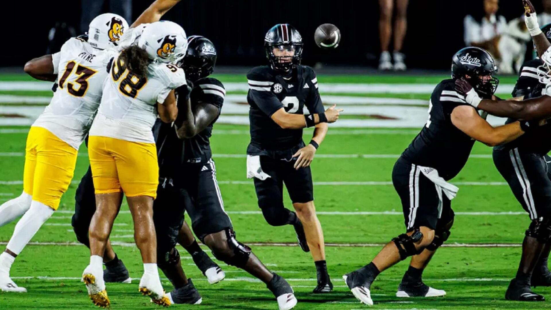 Boone adjusting on the fly with plenty of rotation on the Mississippi State o-line Stream of ...