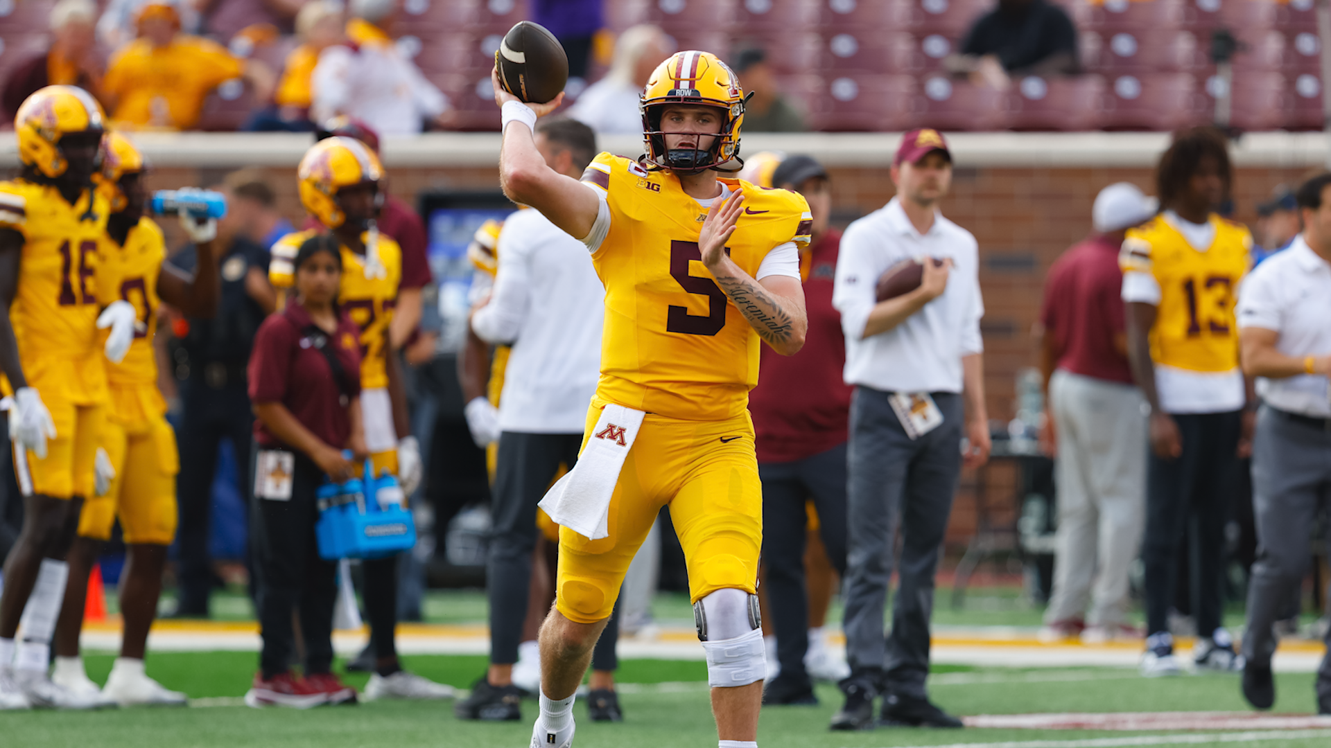 Minnesota QB Drake Lindsey's Challenge Ahead Stream of General Videos ...