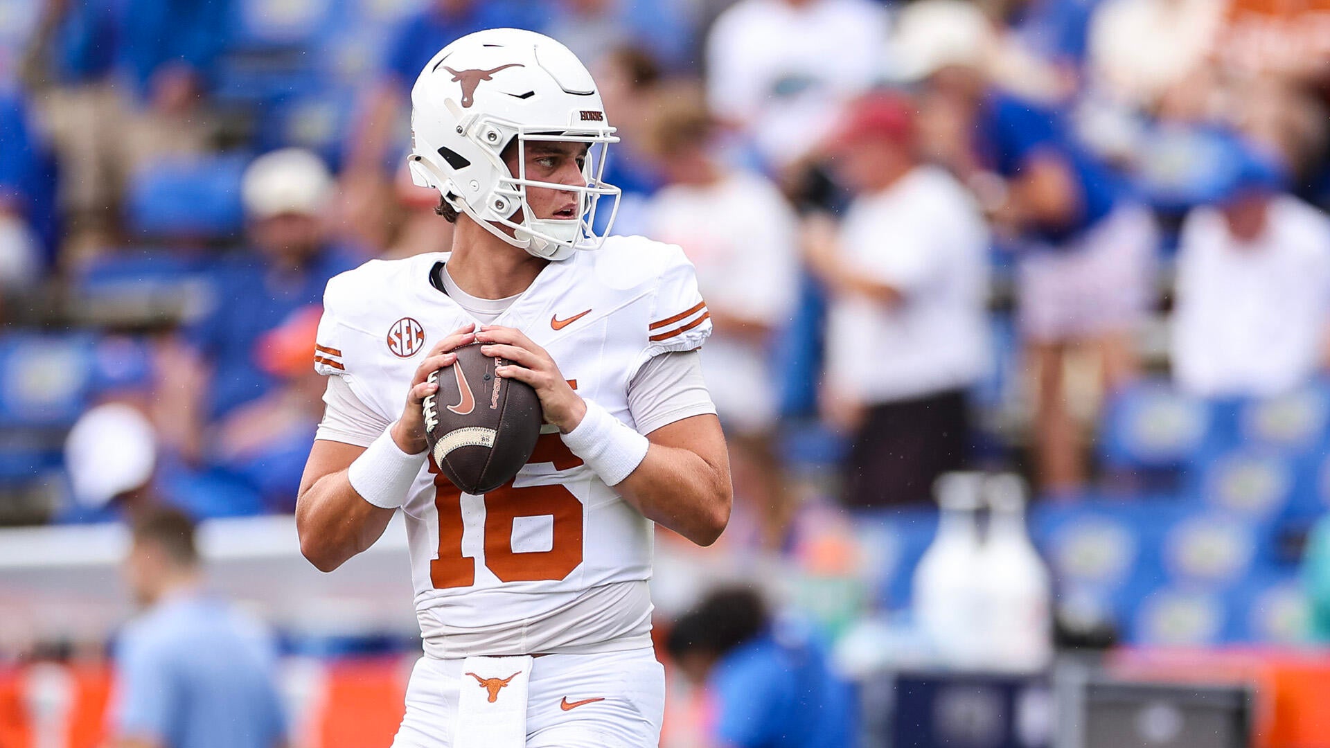 Expert Pick: No. 6 Oklahoma at Texas (-1.5), OU 43.5 Stream of NCAA Football - CBS Sports