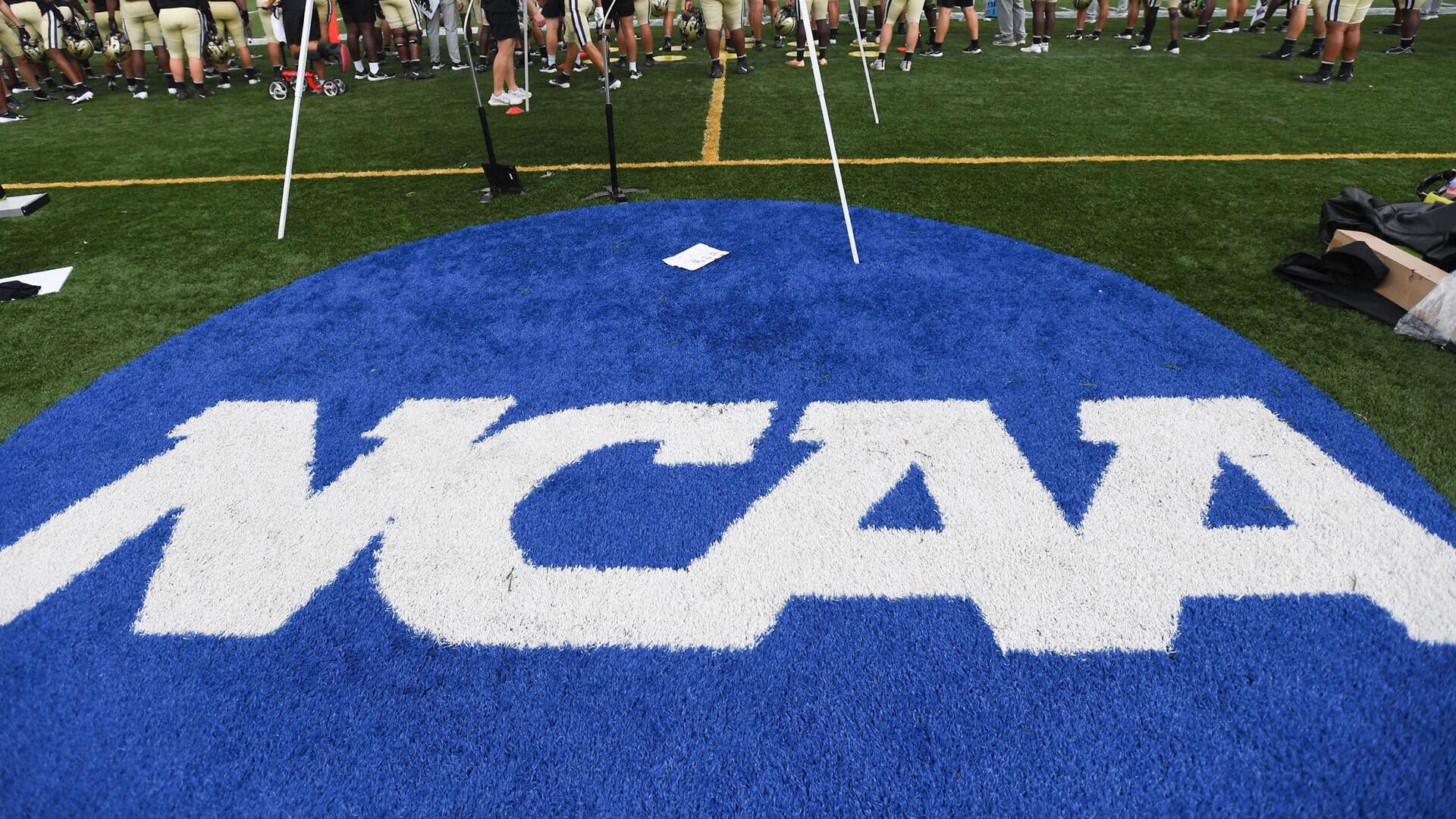 MUST-SEE: One-in-a-million trick play caps 24-point comeback in NCAA ...