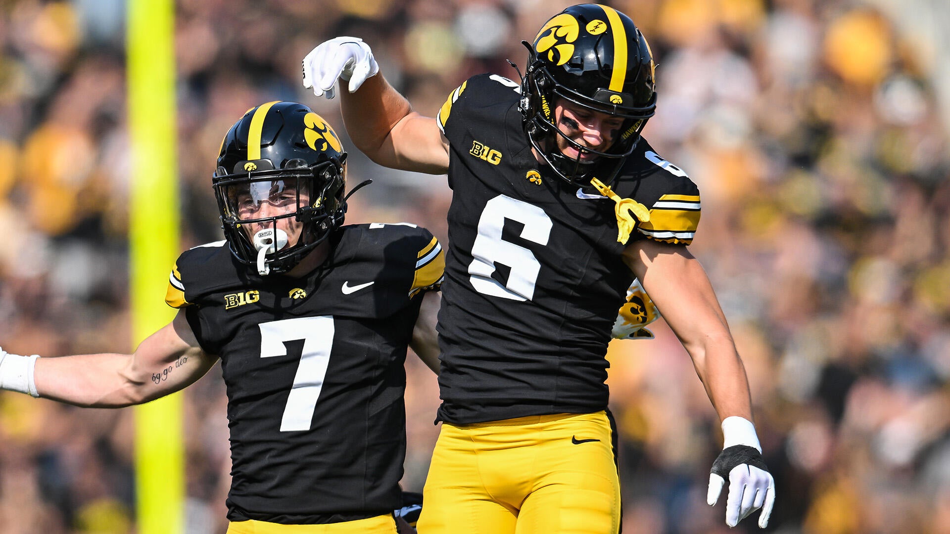 PICK-SIX for Iowa: Zach Lutmer returns interception TO THE HOUSE vs ...