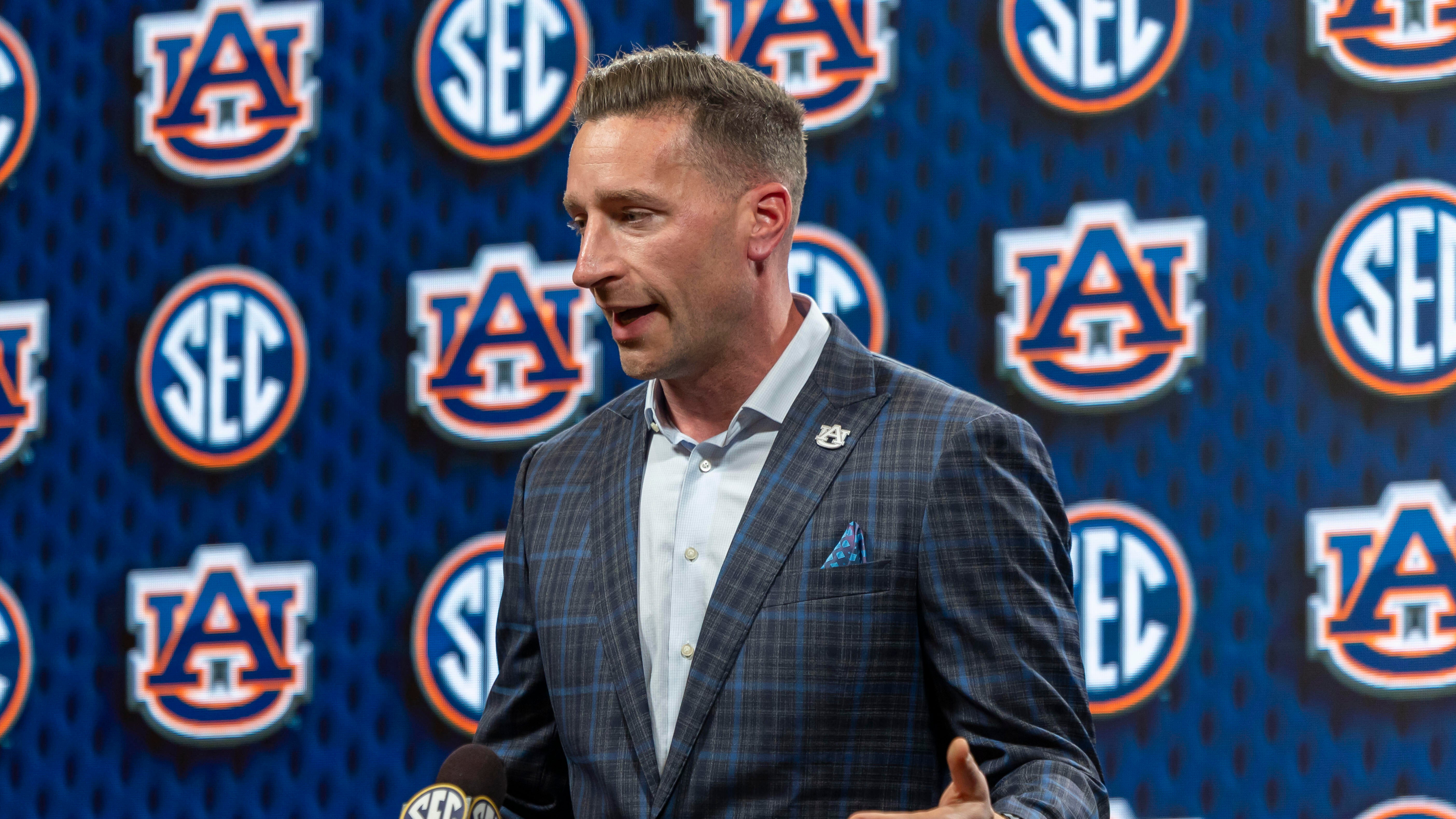 Auburn Hc Steven Pearl Previews Memphis Exhibition Stream Of General
