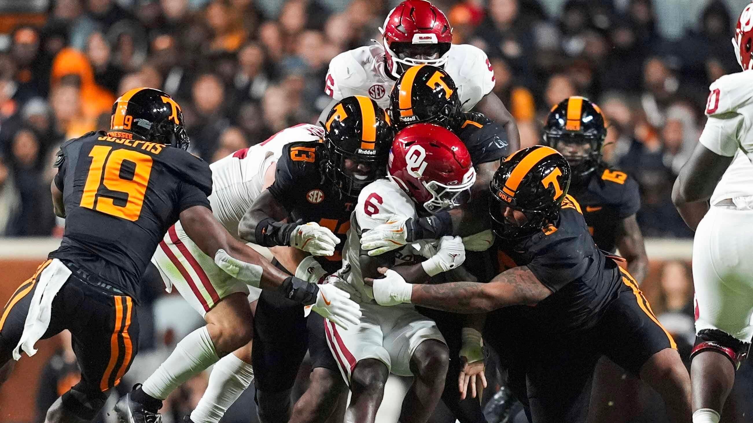 No-Huddle: Tim Banks reflects on the Tennessee defense's season Stream ...