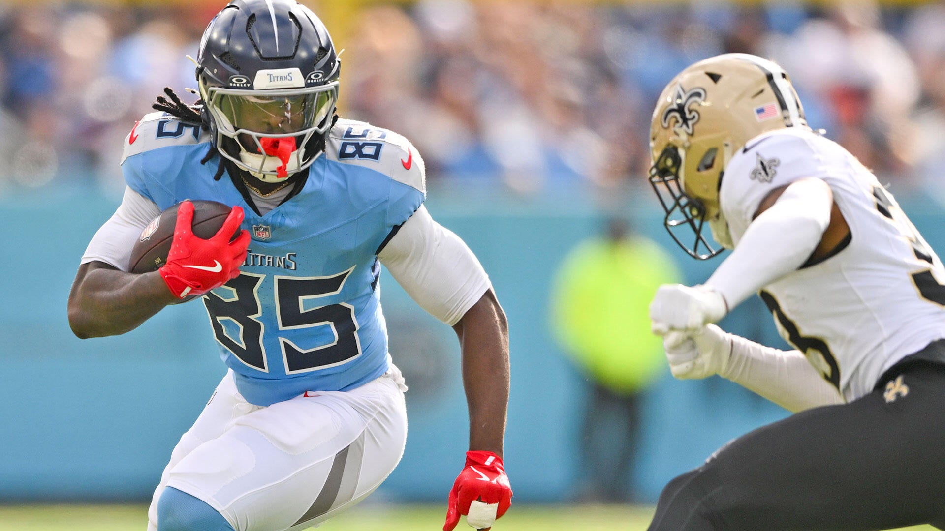 'Gettin' Chiggy with it:' Titans TE Chig Okonkwo dodges Saints tacklers ...