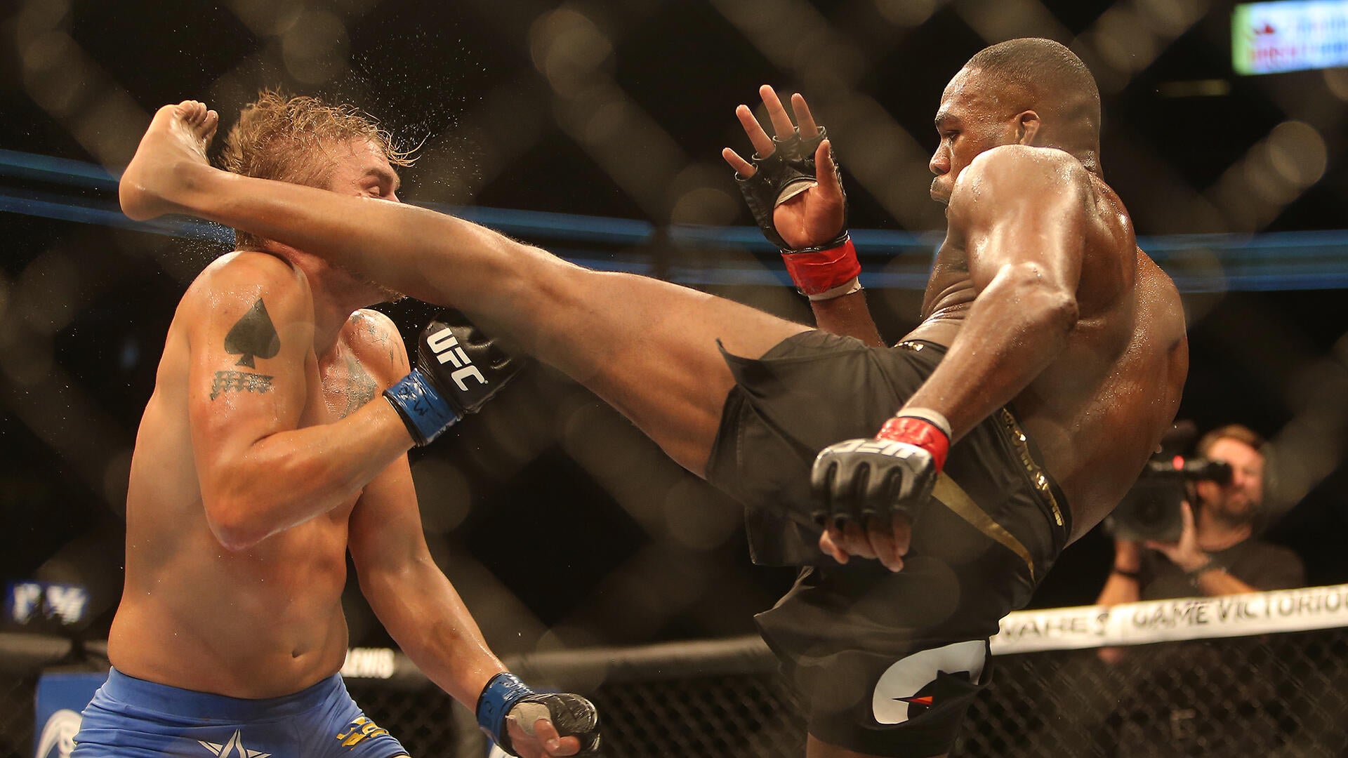 Top 5 UFC Fights: No. 3 Jon Jones vs Alexander Gustafsson | Sept 2013 ...