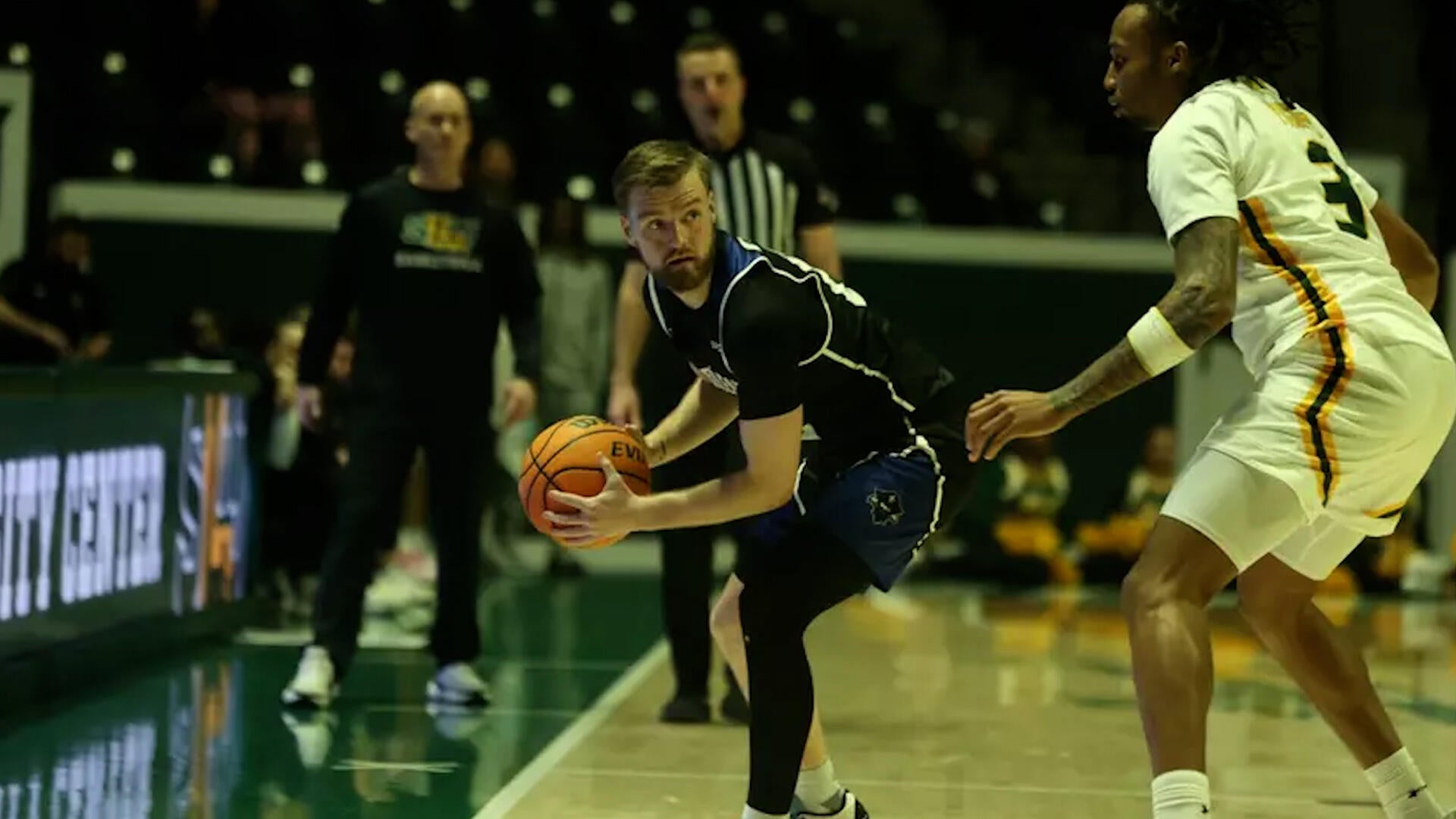 MUST SEE: New Orleans Stuns SE Louisiana With Buzzer Beater Stream of ...