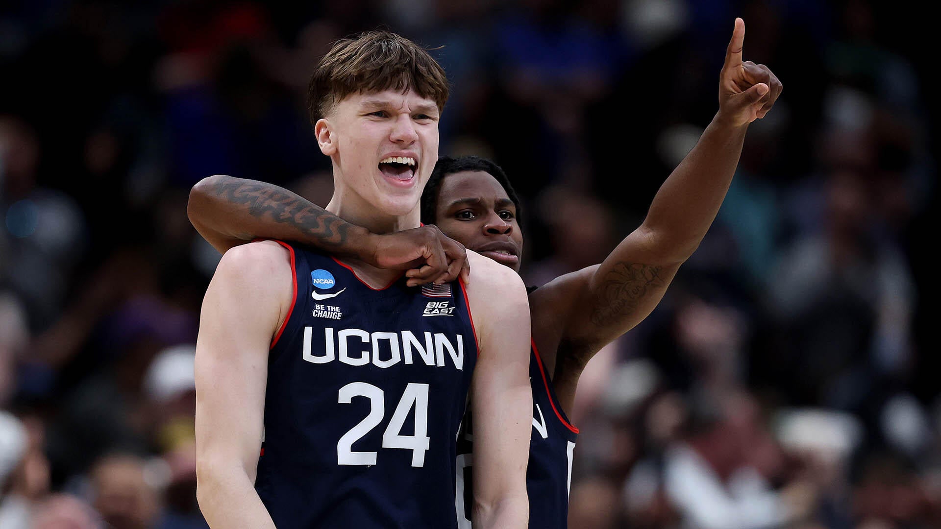 'UTTERLY IMPOSSIBLE!' Braylon Mullins' 3-pointer from 35 feet sends ...