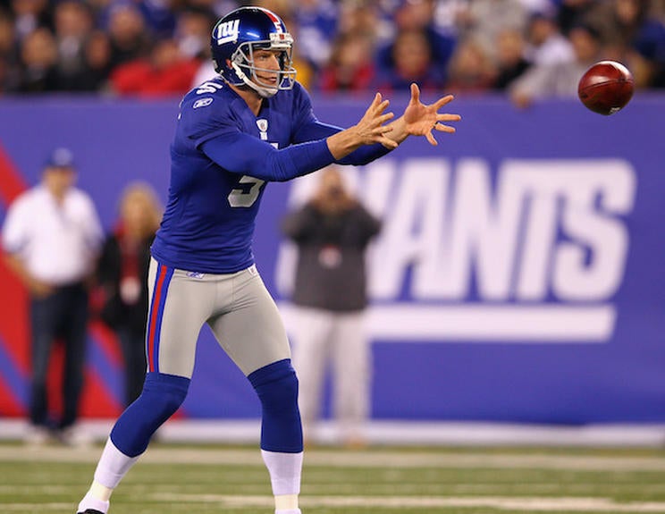 Steve Weatherford's ripped abs will get your butt into the gym ...