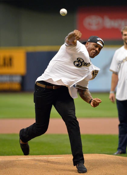 17 celebrities who absolutely blew the first pitch - CBSSports.com