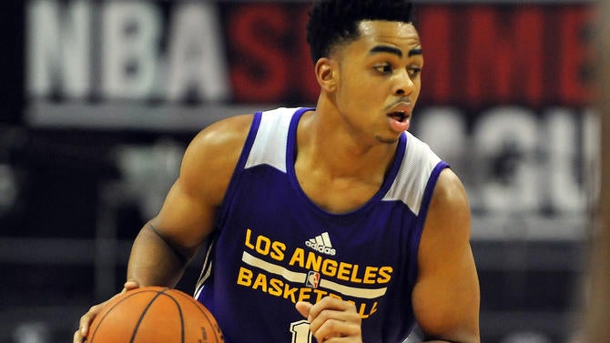 WATCH: Lakers' D'Angelo Russell delivers a one-handed hammer dunk ...