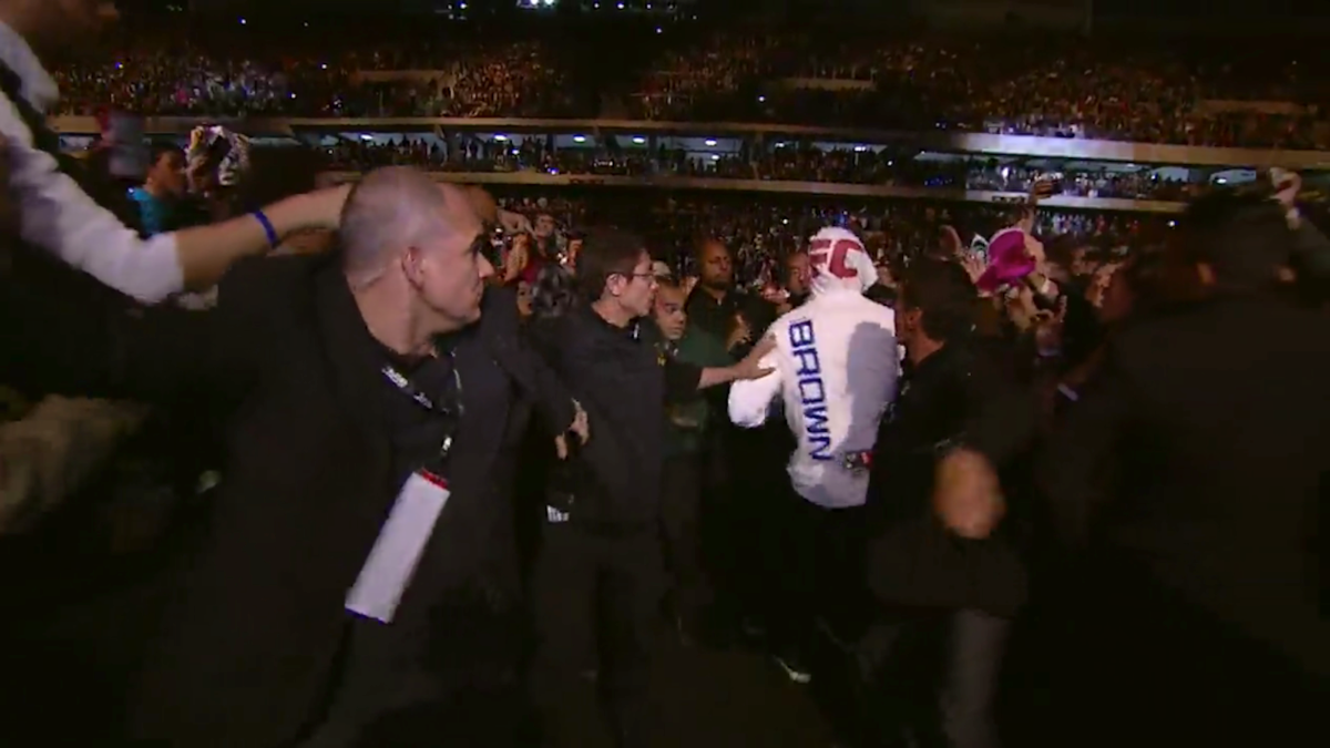 WATCH: UFC fighter gets hit in head by multiple fans while walking to ...