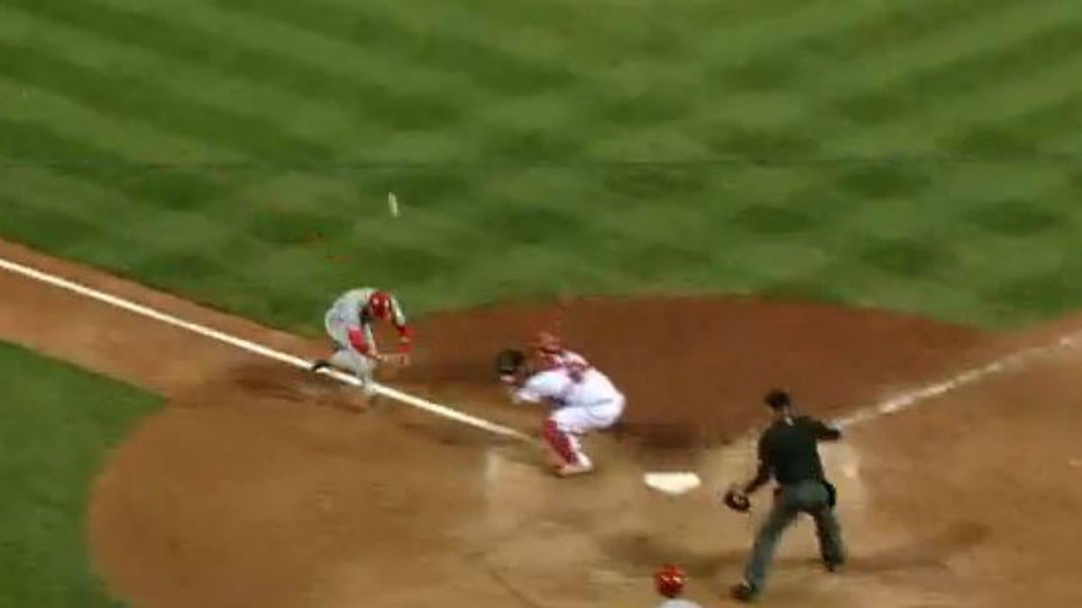 WATCH: Phillies beat Reds following home-plate collision - CBSSports.com