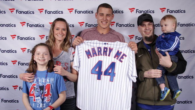 WATCH: Cubs' Anthony Rizzo helps a fan with his marriage proposal ...