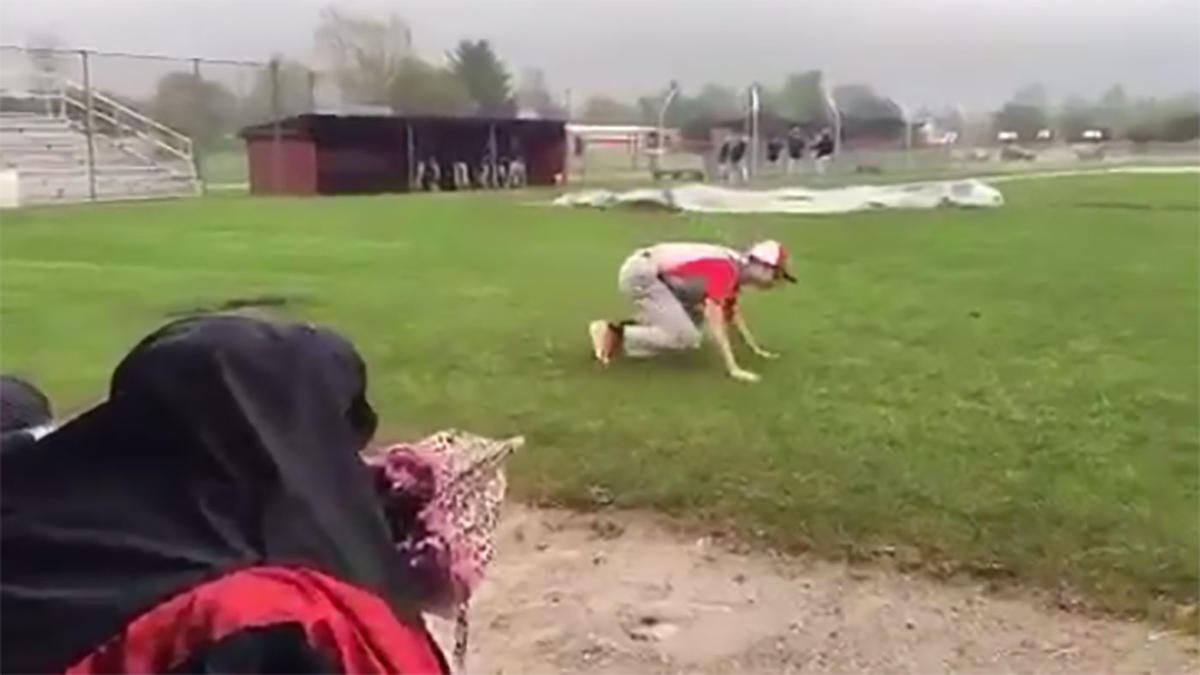 WATCH: High school baseball team goes hunting during rain delay - CBS ...