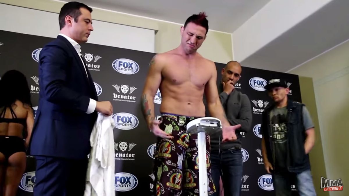 LOOK: MMA fighter weighs in a ridiculous 24 pounds overweight, can't ...