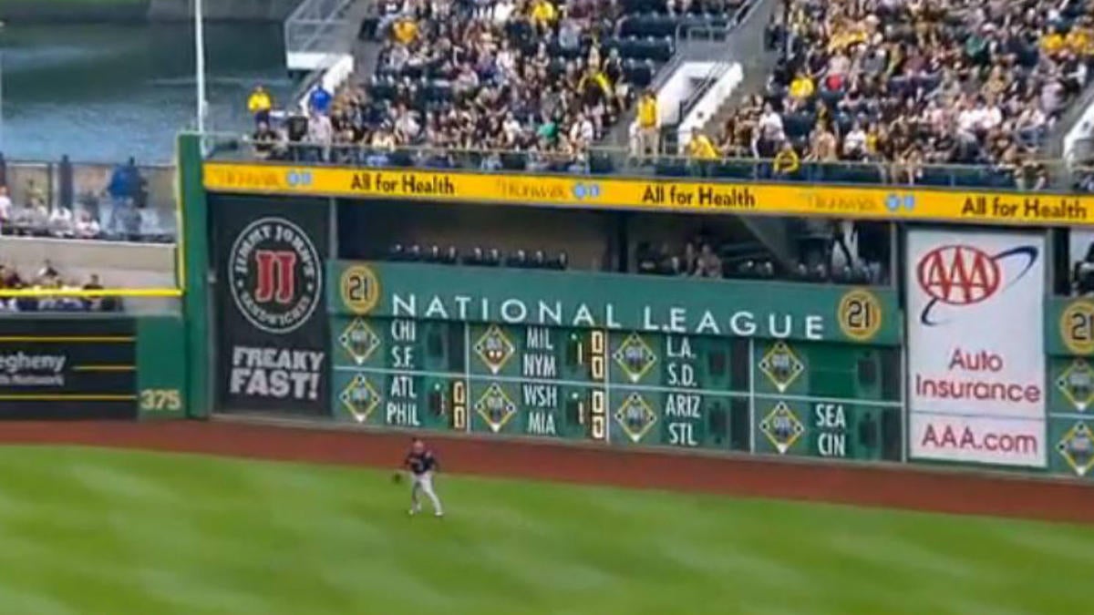 WATCH: The fakeout is the hottest defensive trend in baseball - CBS Sports