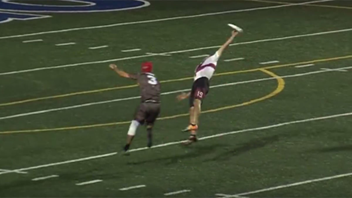 LOOK: This catch proves ultimate Frisbee players are athletes too ...
