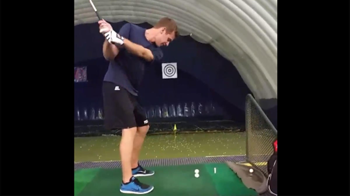 WATCH: This golf trick shot defies logic - CBSSports.com