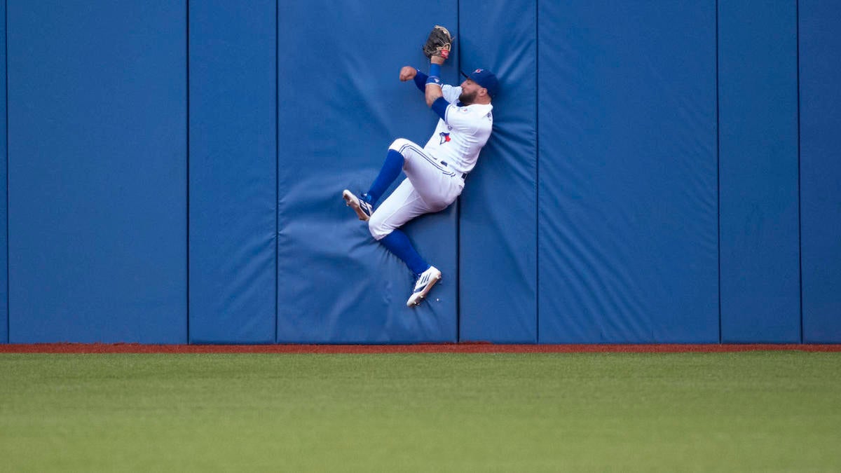 WATCH: This outstanding catch reminds us how valuable Kevin Pillar is ...
