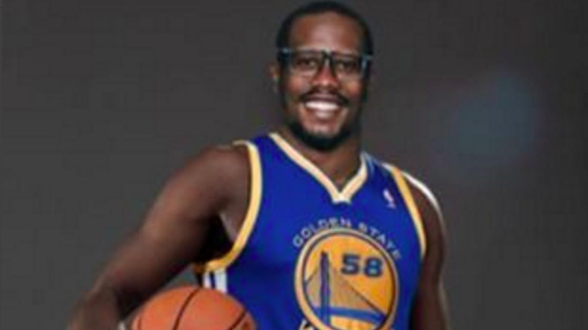 LOOK: Amid contract tiff with Broncos, Von Miller offers his services ...