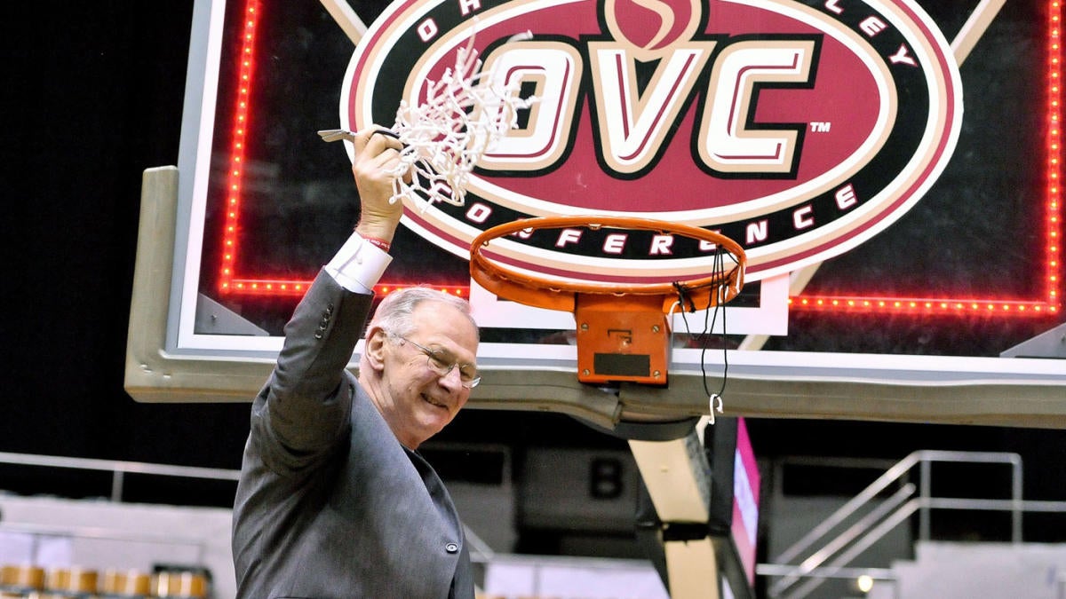 Austin Peay coach Dave Loos has malignant tumor removed - CBS Sports