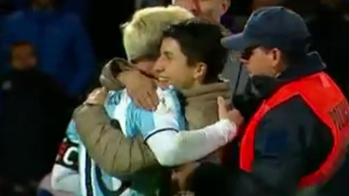 WATCH: Fans rush onto field to meet their hero Lionel Messi - CBSSports.com