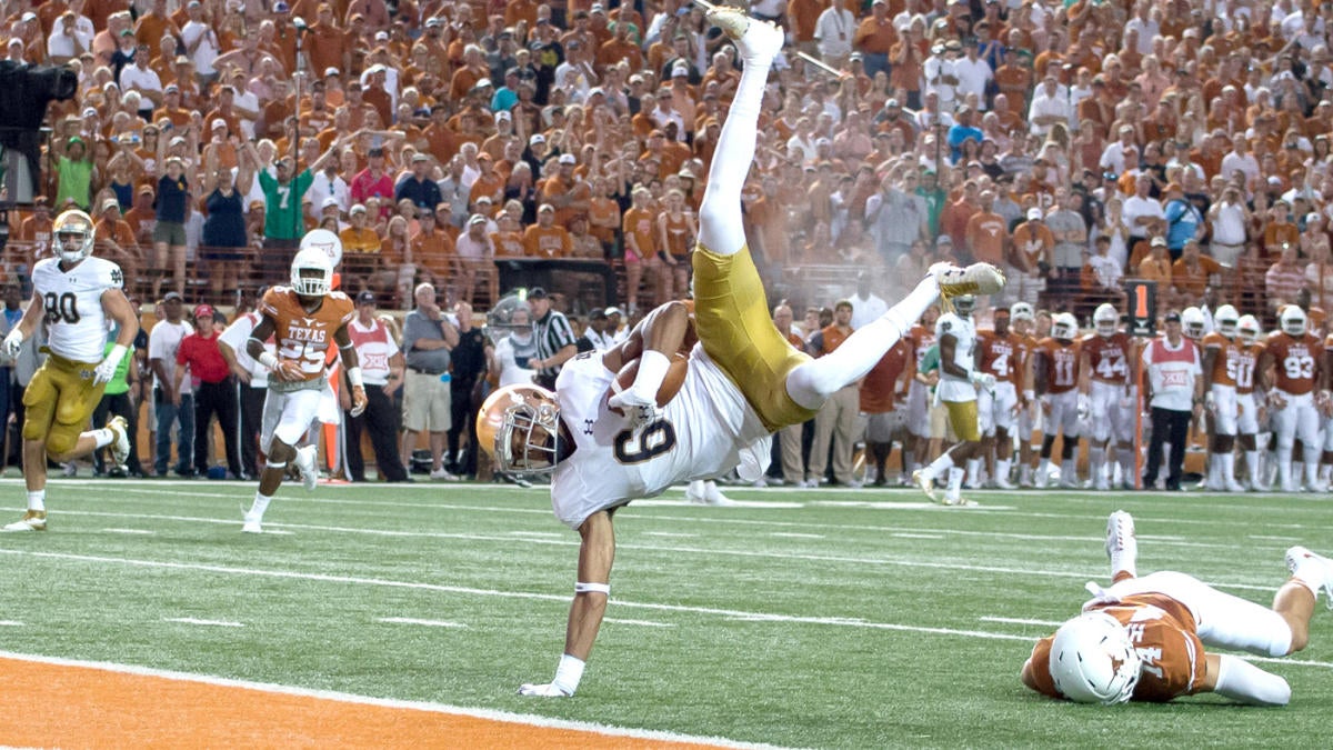 WATCH: Notre Dame wideout does sick one-handed cartwheel over defender ...