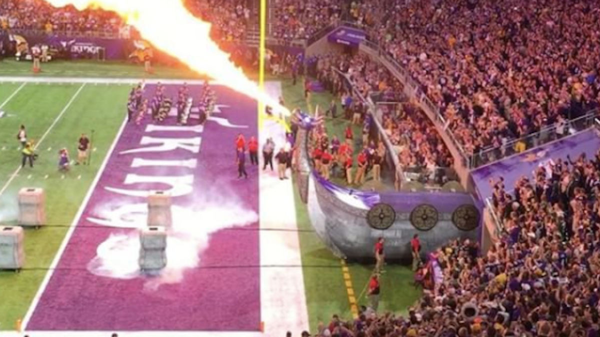 Too loud? Vikings player tells Vikings fans they need to 'shut the f ...