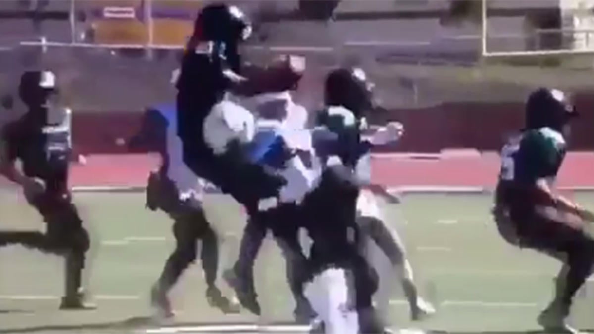 WATCH: Youth football player hits WWE-style spinebuster on opposing ...