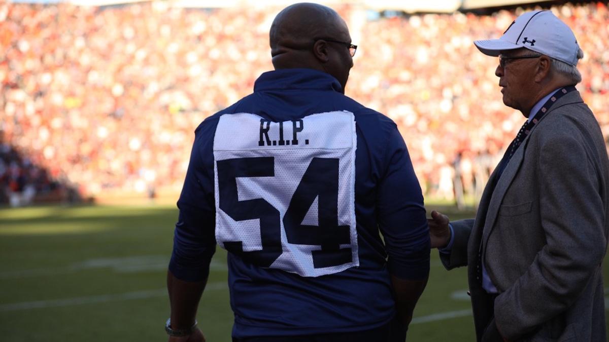 LOOK: Bo Jackson rocks awesome tribute to deceased Auburn star Quentin ...