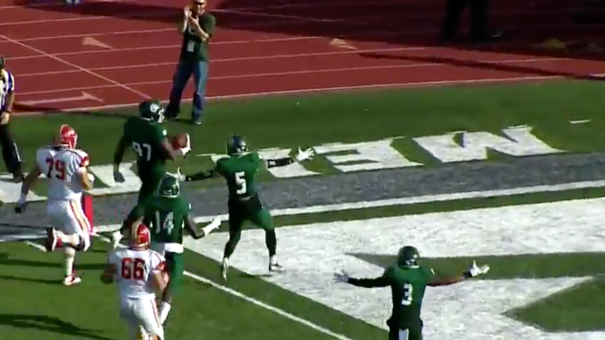 WATCH: College football doesn't get much better than a three-lateral ...
