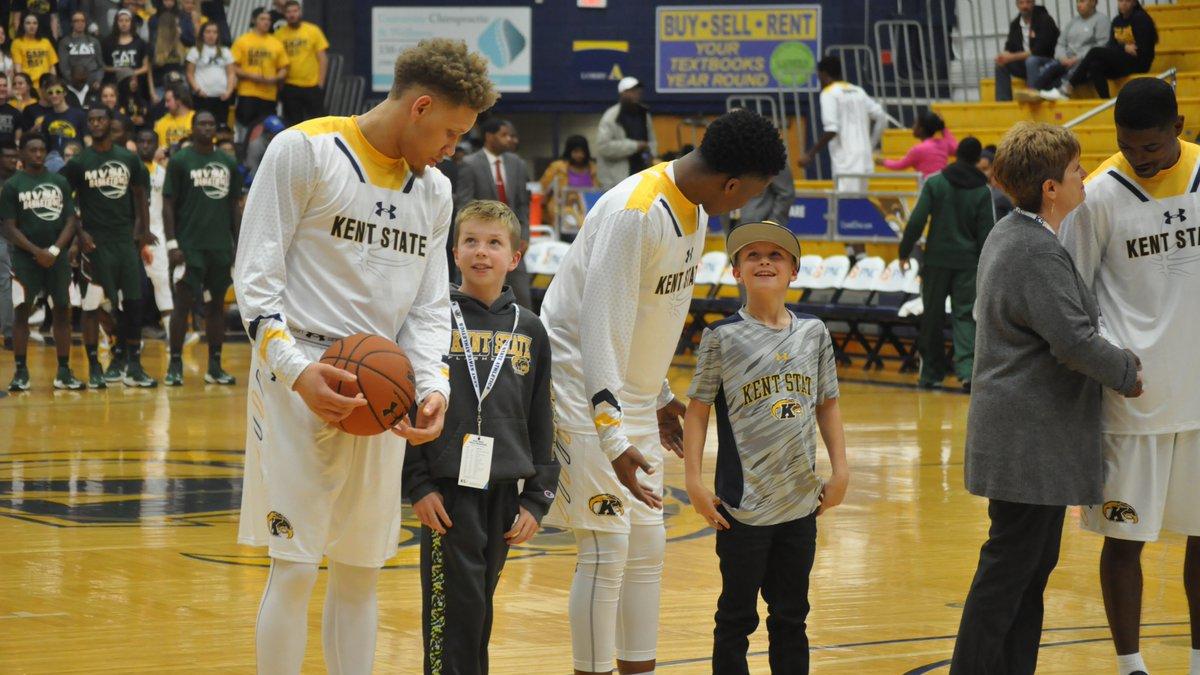 WATCH: Kent State players invite crowd to stand with them during ...
