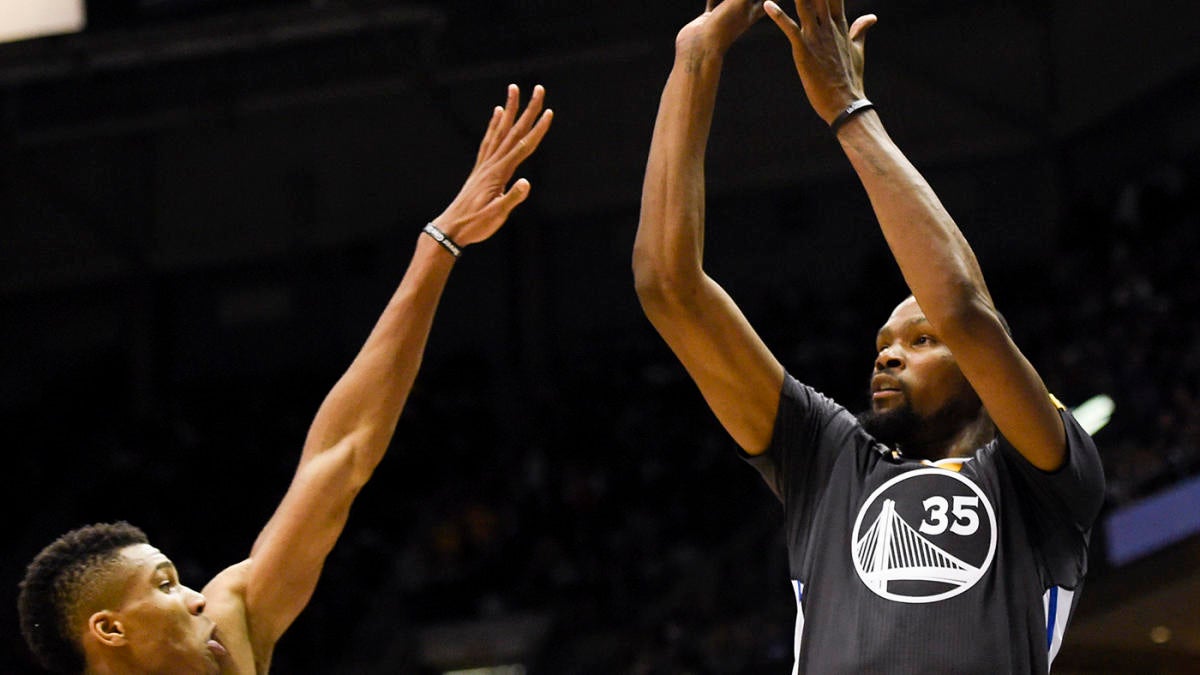 Durant, Warriors leave Milwaukee with two streaks intact ... barely ...