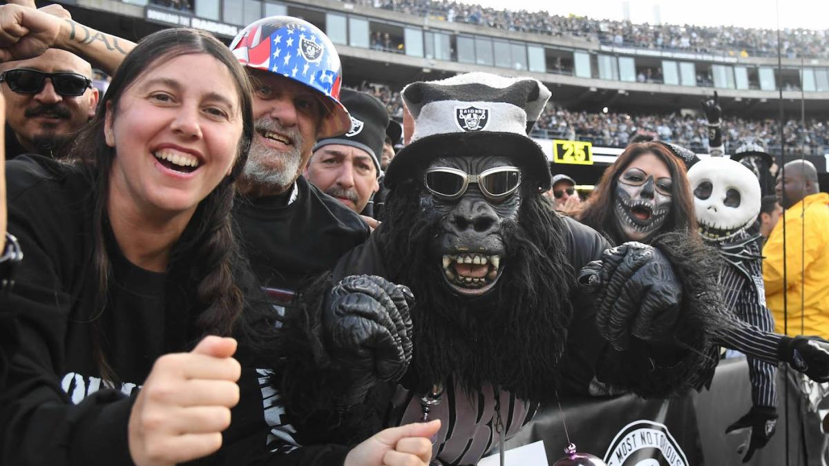 Raiders fans drank a ridiculous amount of alcohol on a flight to Kansas ...