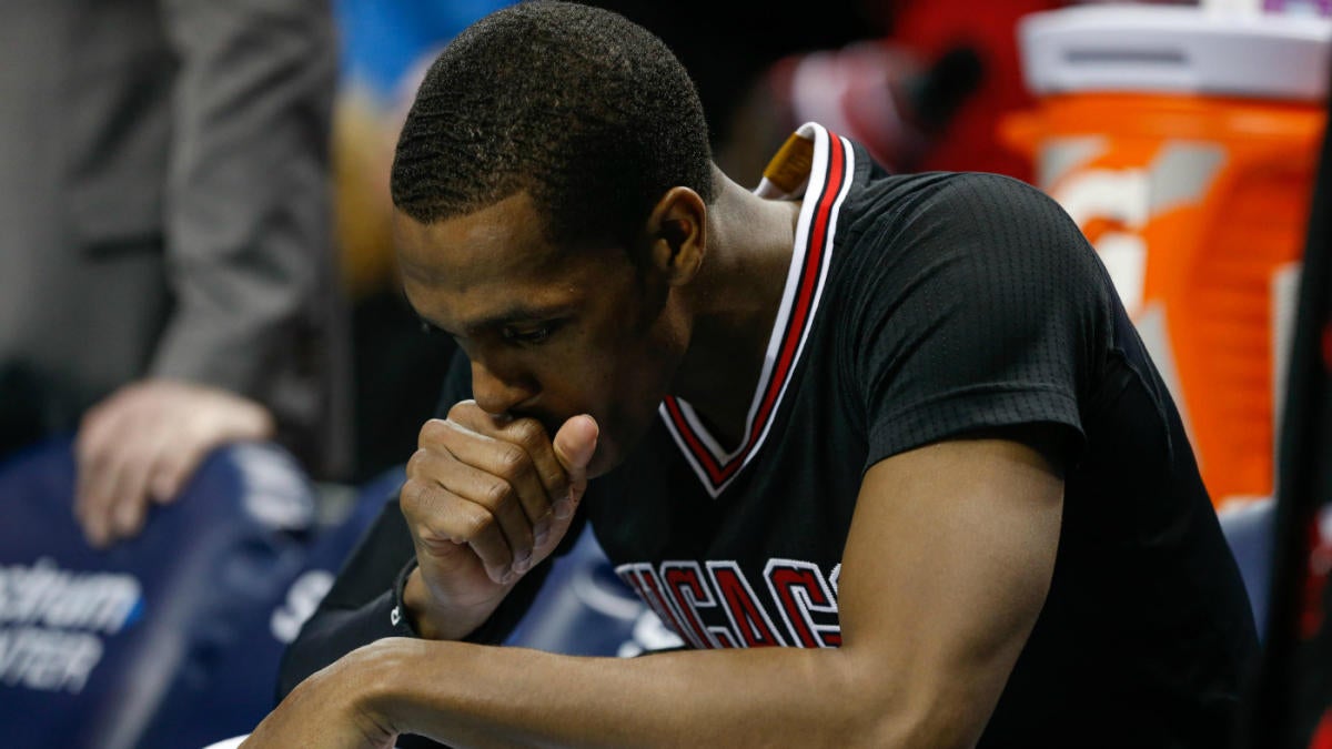 Bulls give away Rajon Rondo bobbleheads; Rondo has a great seat for ...