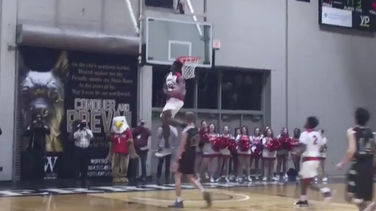 WATCH: High school star Zion Williamson throws down stunning 360 ...
