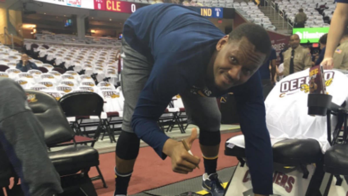 LOOK: Lavoy Allen writes 'Go Pacers' on the Cavaliers' court before ...