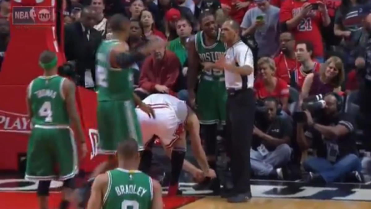 WATCH: Robin Lopez loses his shoe, then ties Jae Crowder's shoe in ...