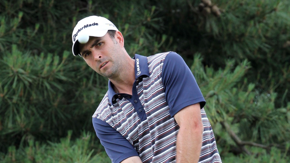 LOOK: Pro golfer sees his clubs snapped while travelling United ...