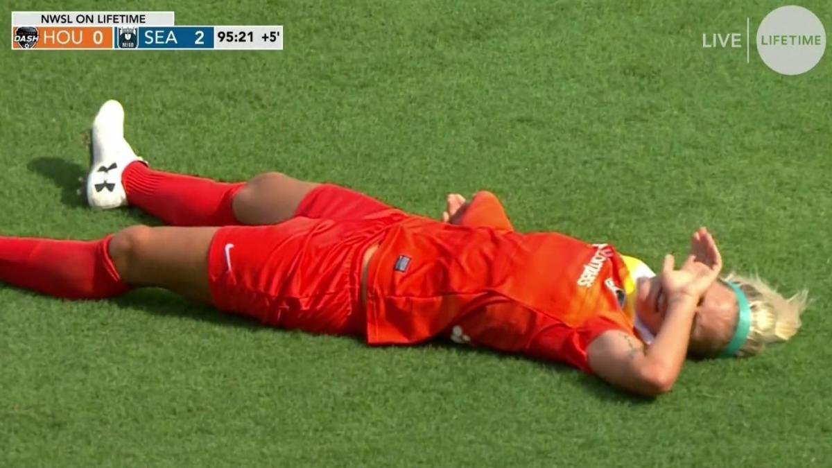 Women's soccer player collapses during match in 90-degree weather ...