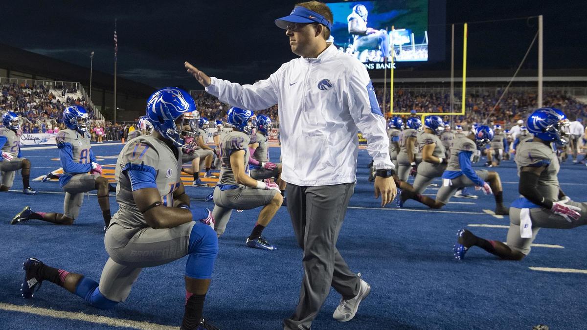 LOOK: Boise State football's throne may be the best turnover gimmick ...